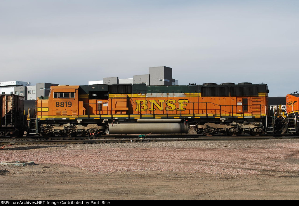BNSF 8819